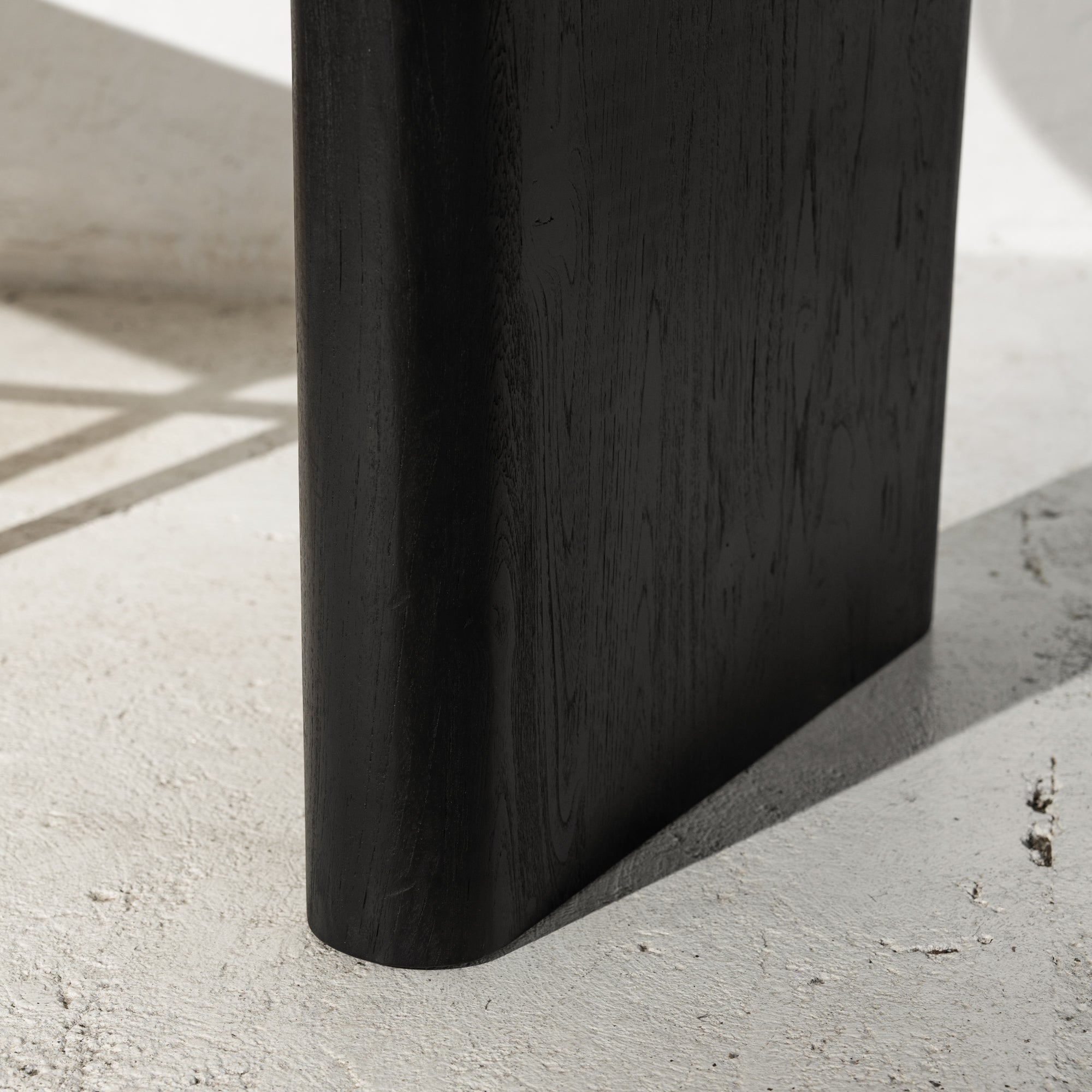 Edra Sculptural Dining Table - Black – Inartisan.