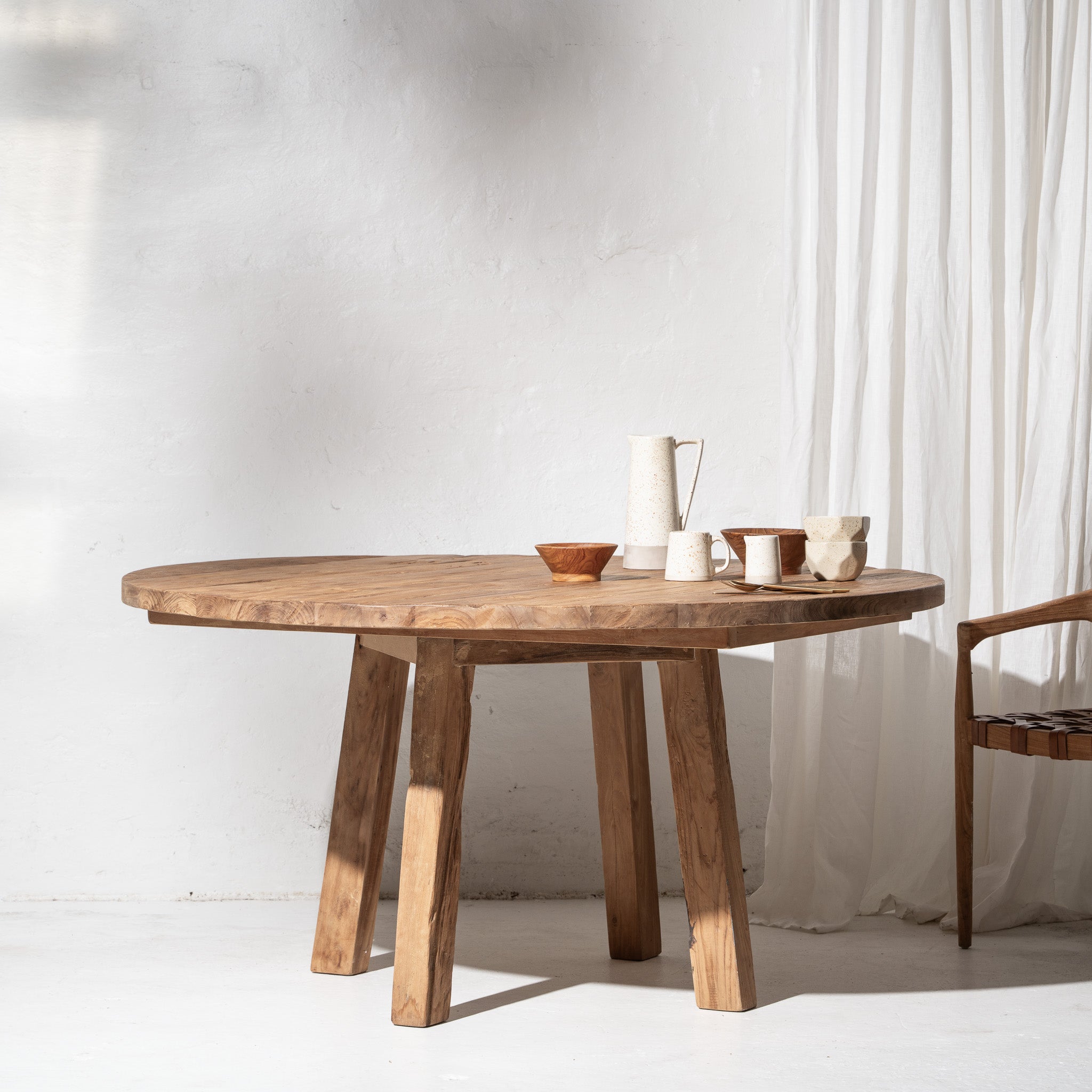 Tavla Round Dining Table – Inartisan.