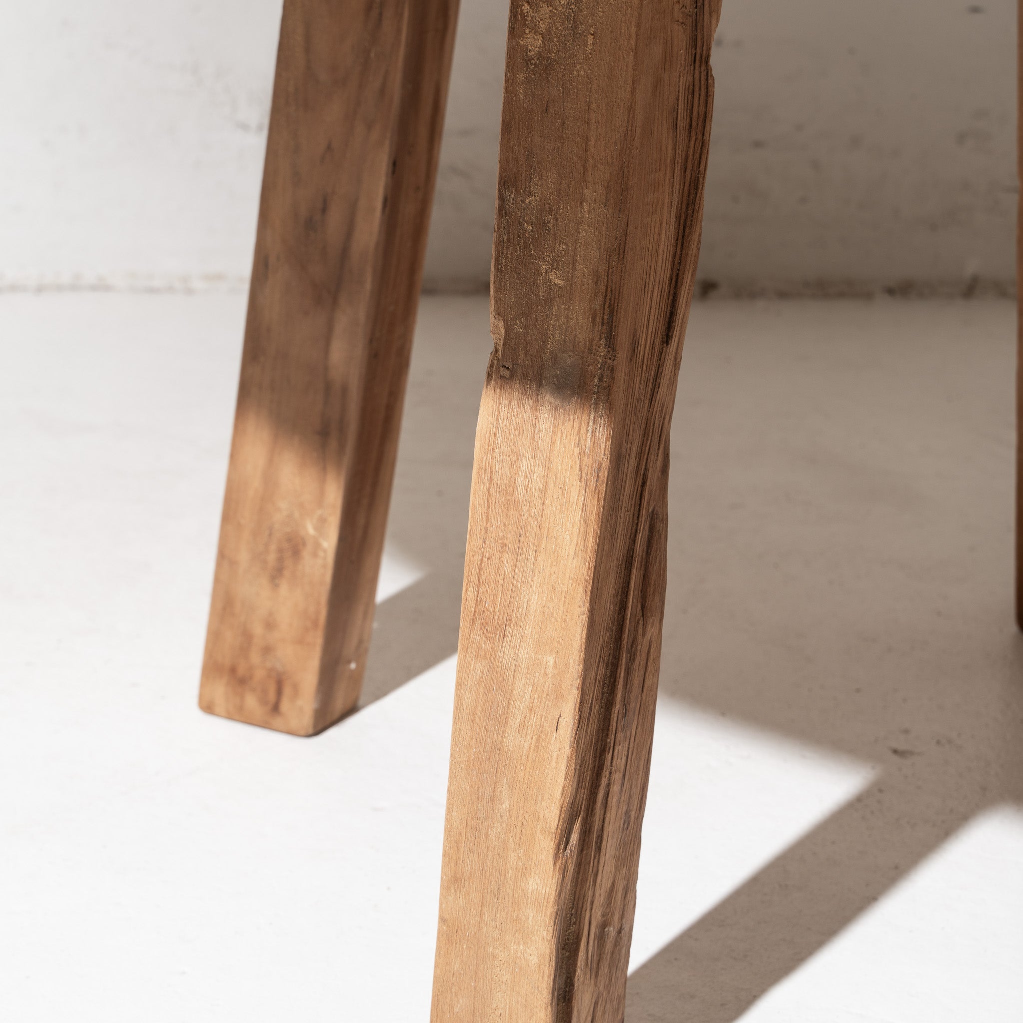 Tavla Round Dining Table – Inartisan.