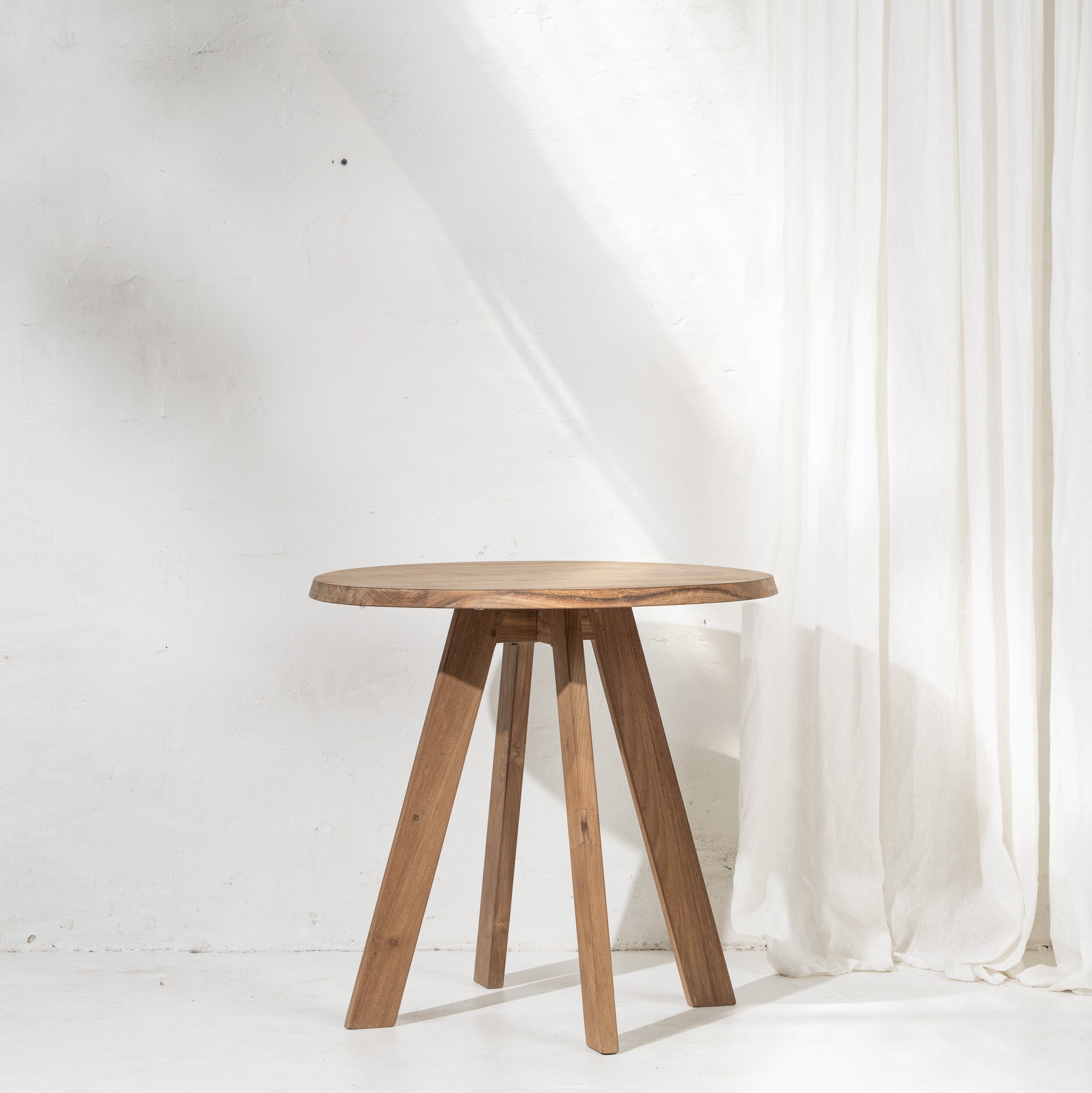 Tiago Round Dining Table – Inartisan.