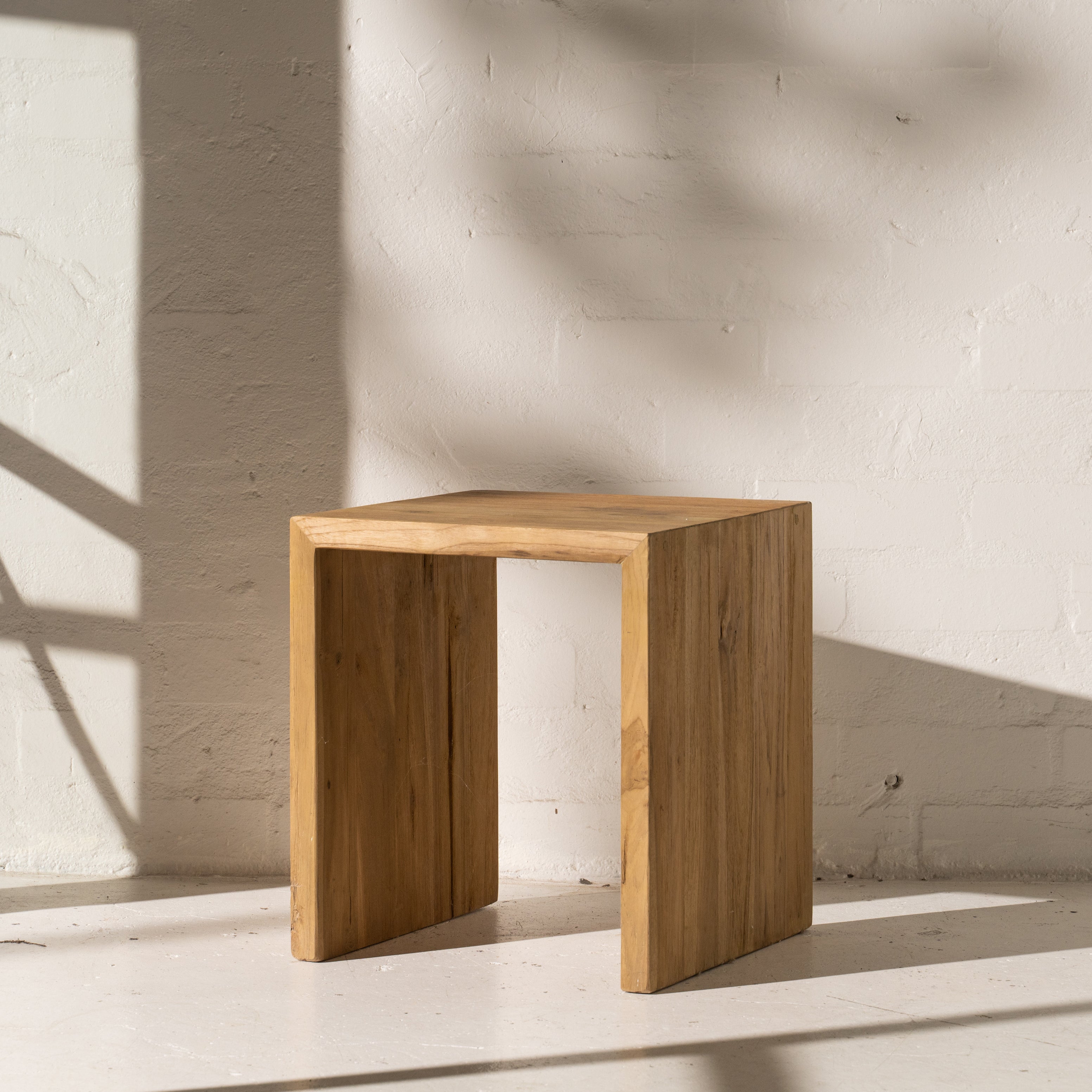 Nairi Bedside Table – Inartisan.
