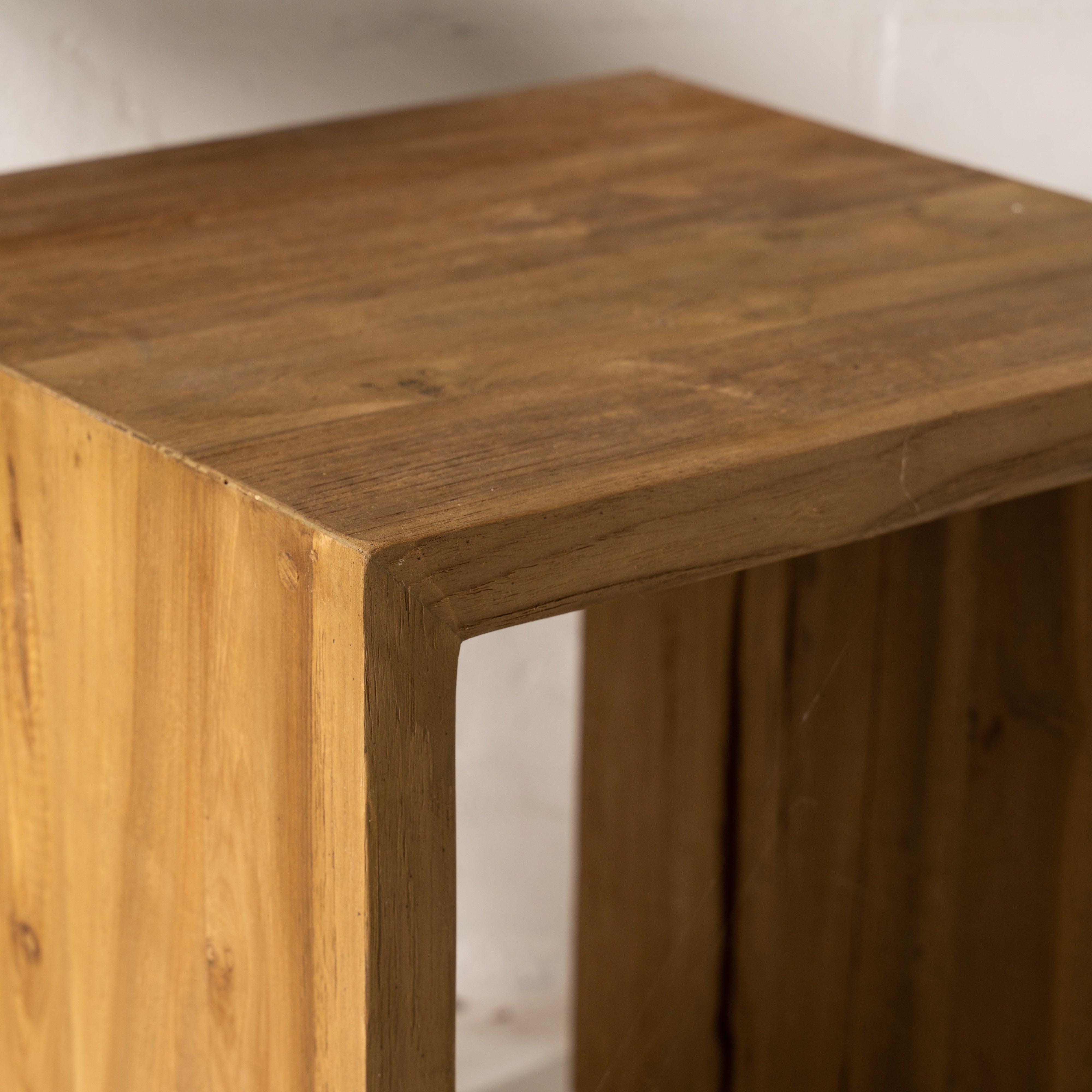 Nairi Bedside Table – Inartisan.